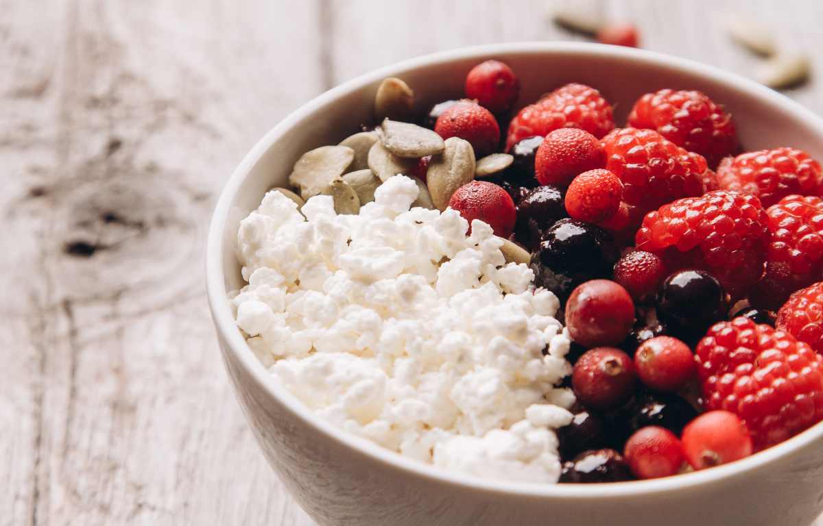 High-Protein Cottage Cheese Walnuts & Berries Breakfast Bowl - The ...